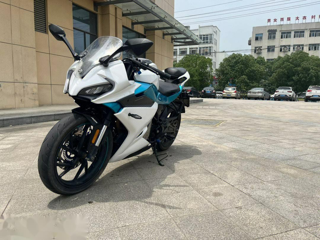 最满意：当然是帅啦，身高1米67骑车停车一点问题都没有。车的速度也很快，市区超车_汽车杂谈社区_易车社区