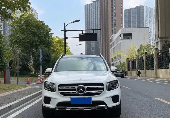 “比吃了苍蝇还恶心！花30w提奔驰GLB，却被一堆人嘲讽！ A、就是为了个大标，_奔驰GLB社区_易车社区
