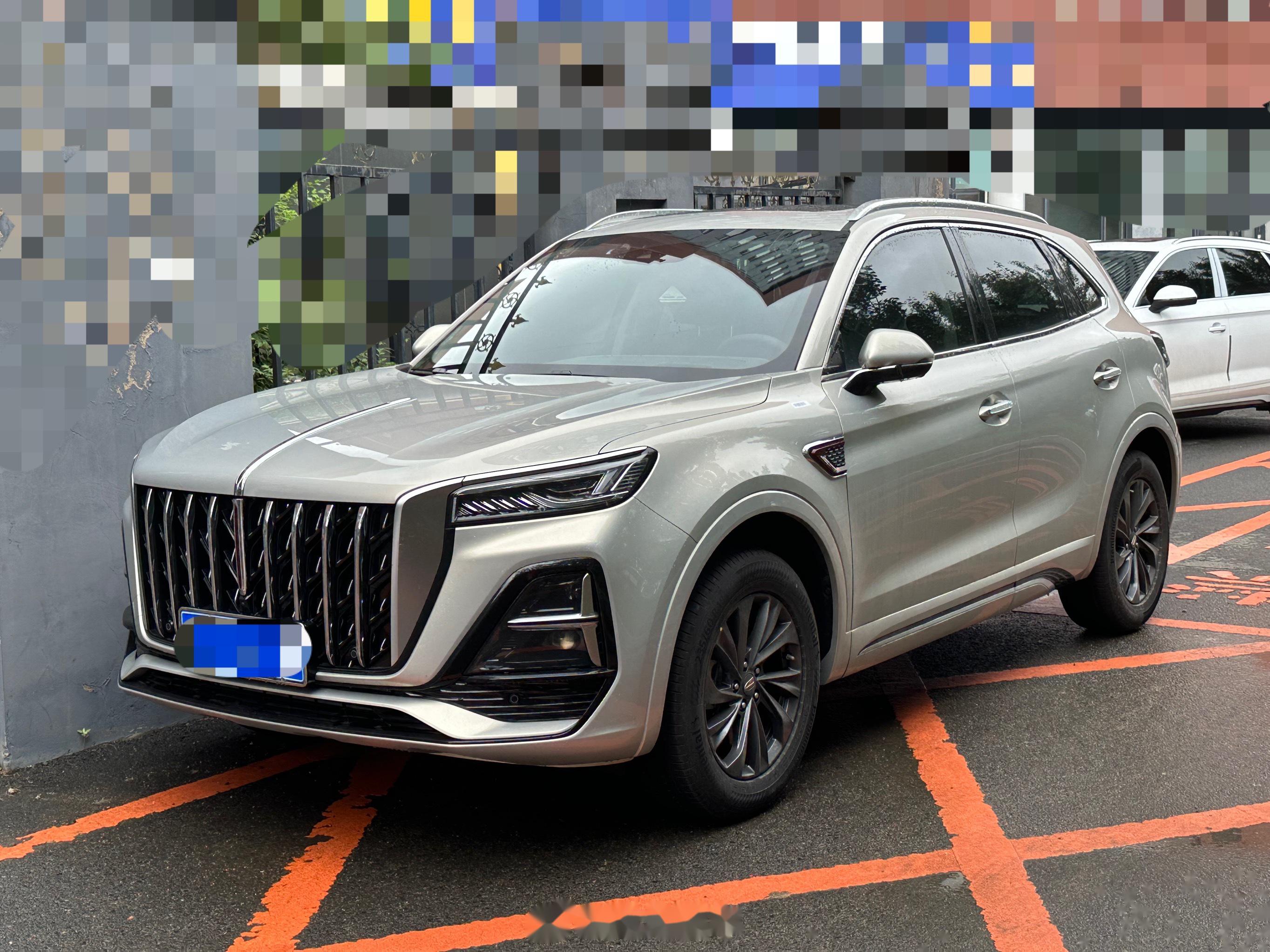 红旗新HS5 实车还比较少见 除了黑色这个颜色还挺好看 有的人说尾部有点GLC的_红旗HS5社区_易车社区