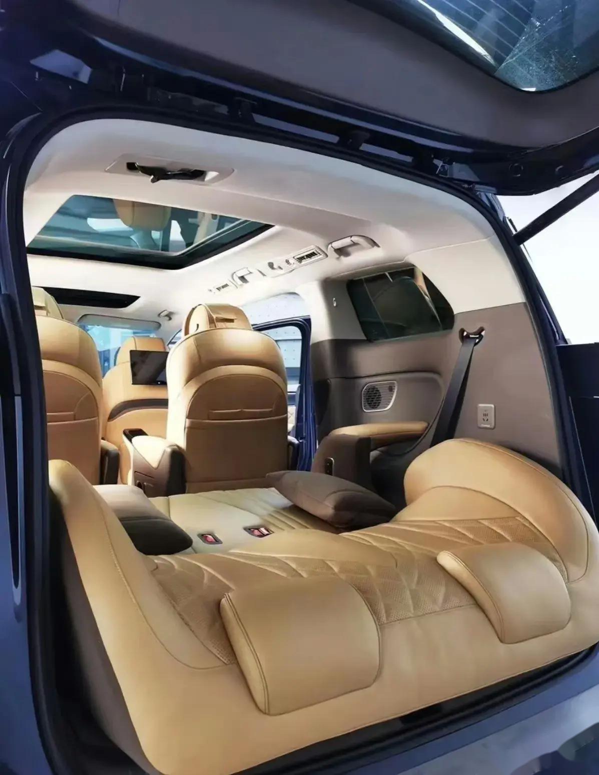 爱TA就把座椅改沙发 腾势D9 第三排实用改装，看着就舒服_腾势D9社区_易车社区