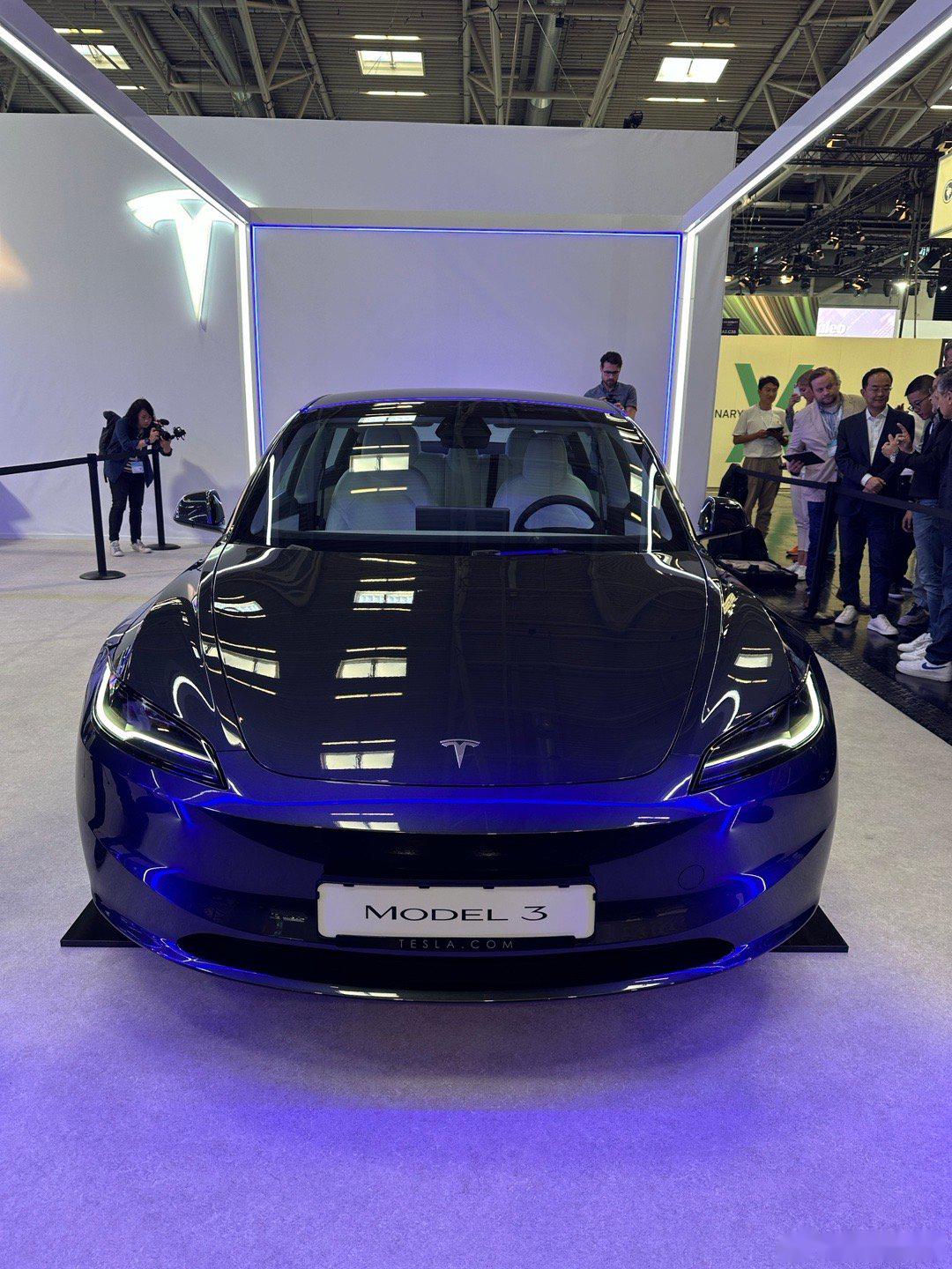 先来看看新Model3。 现在外观感觉更加犀利了，当然风阻也更低了。 内饰基本上_Model 3社区_易车社区