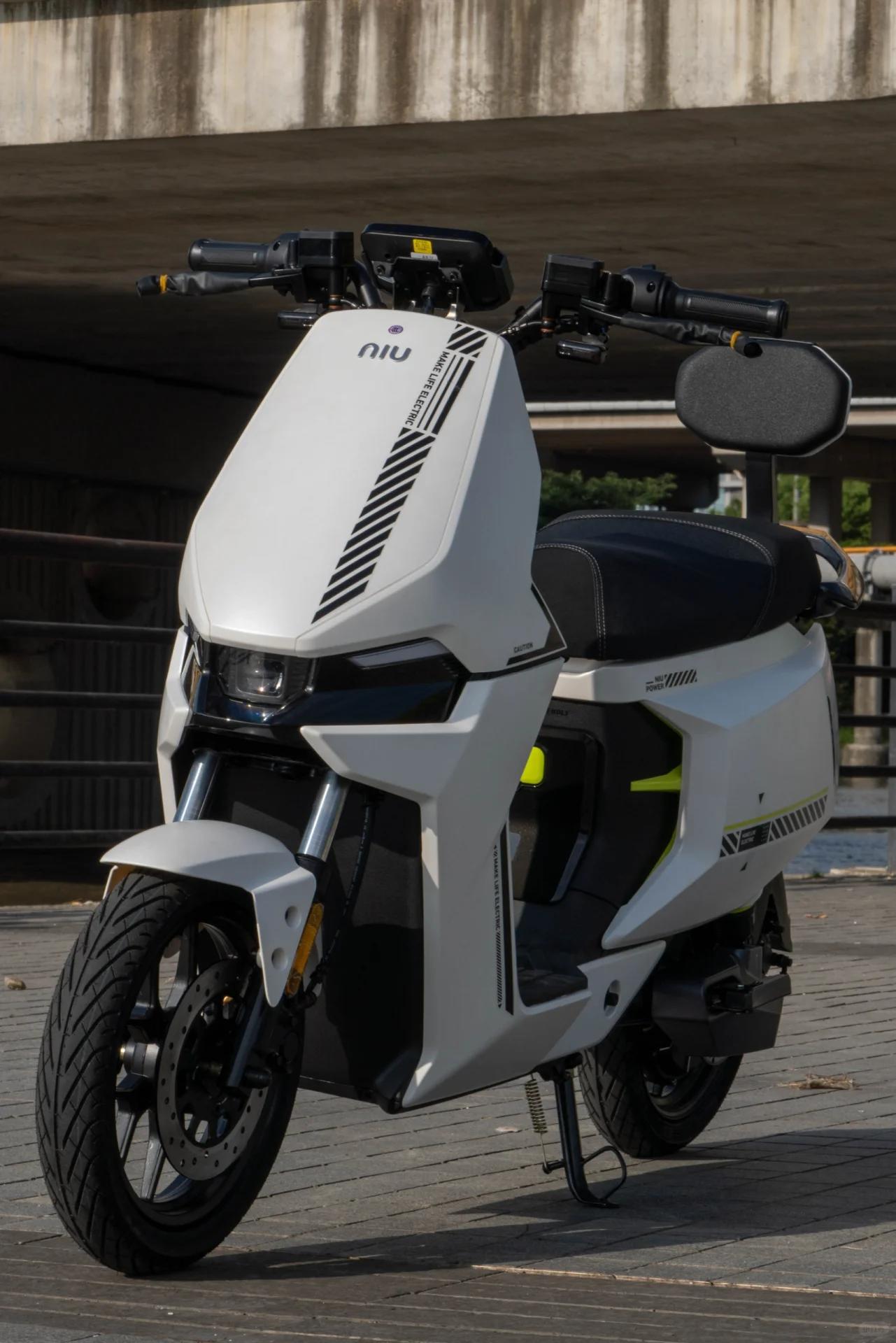 小牛F400T锐评（一口气15km体验） 先说一下简单基本参数 三星柱：31芯 _汽车杂谈社区_易车社区