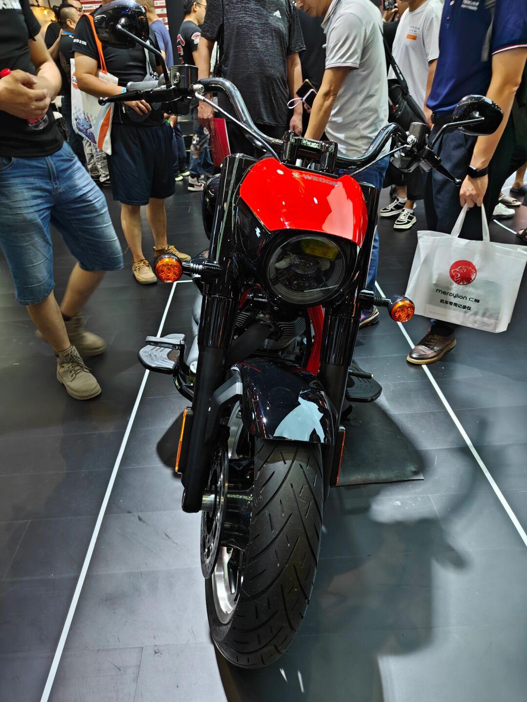 两根大黑管，国产最大排量，新威骑RX2000实拍_撼路者社区_易车社区