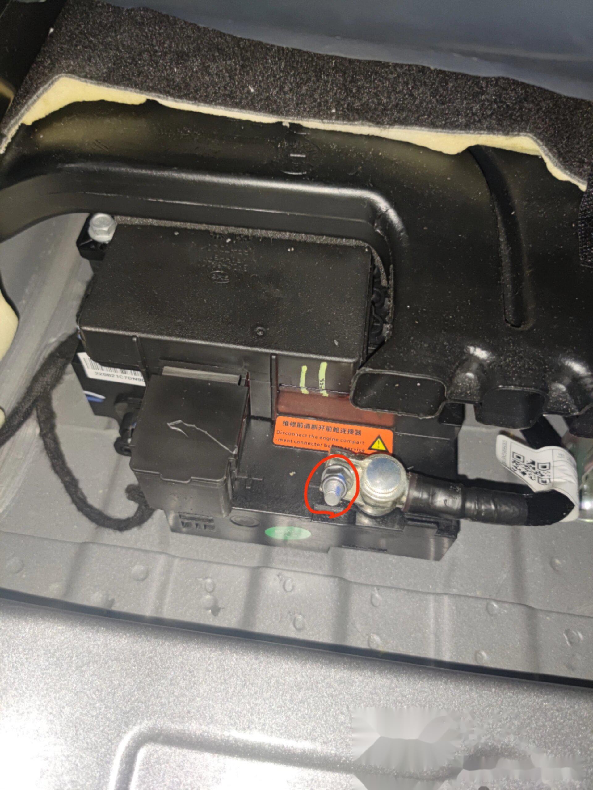 比亚迪宋plus dmi停车掉电 首先，拔掉副驾座椅下面小电池的这接头10分钟后_宋PLUS社区_易车社区