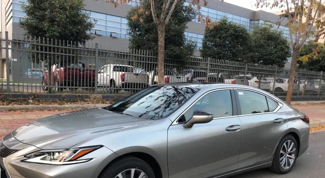 真香啊，喜提雷克萨斯es200，全车落地才23个大菠萝，都快美出鼻涕泡了。 朋友_雷克萨斯ES社区_易车社区