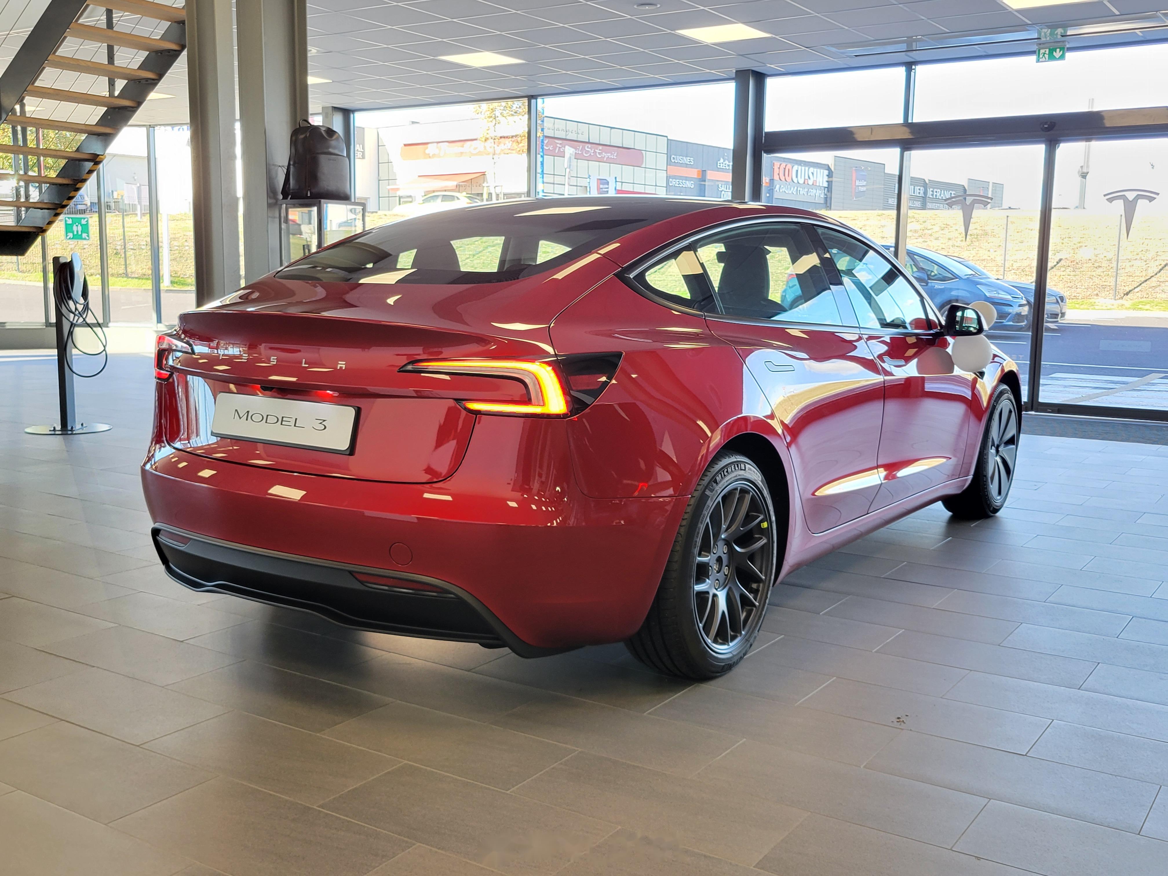 浅看一下Model 3焕新版，这个新的7双辐条的铝合金轮辋是真好看啊 内饰屏幕素_Model 3社区_易车社区