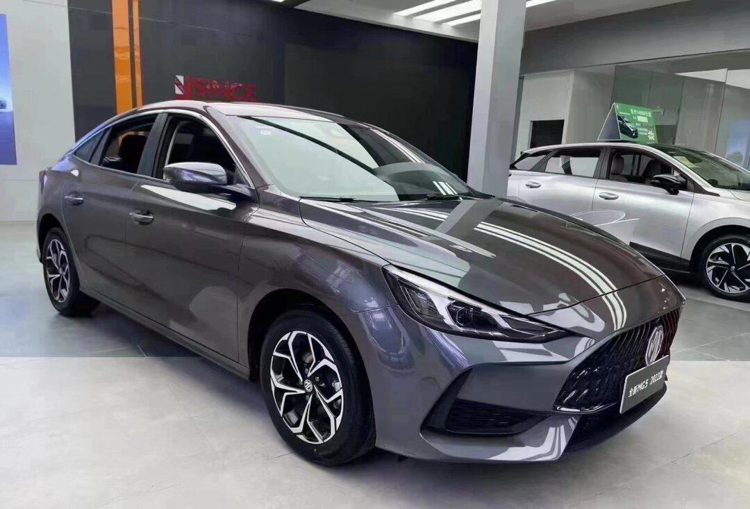 名爵5是一款紧凑型轿车，由名爵生产并采用了MG第三代家族设计语言。其外观呈现出时_MG5社区_易车社区