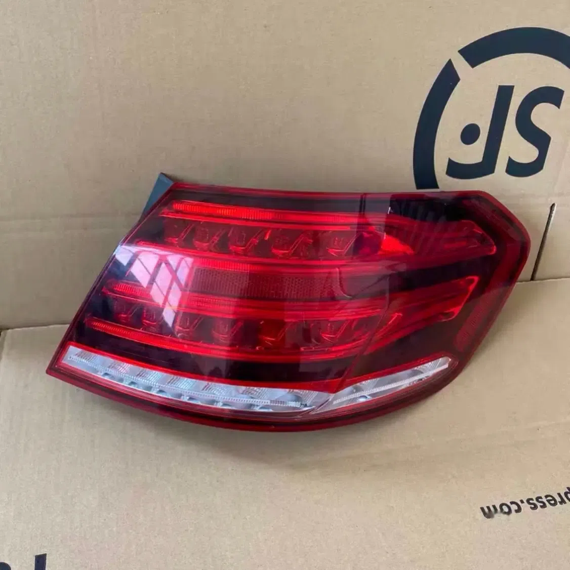 奔驰e260尾灯,2021奔驰e260(第10页)_大山谷图库