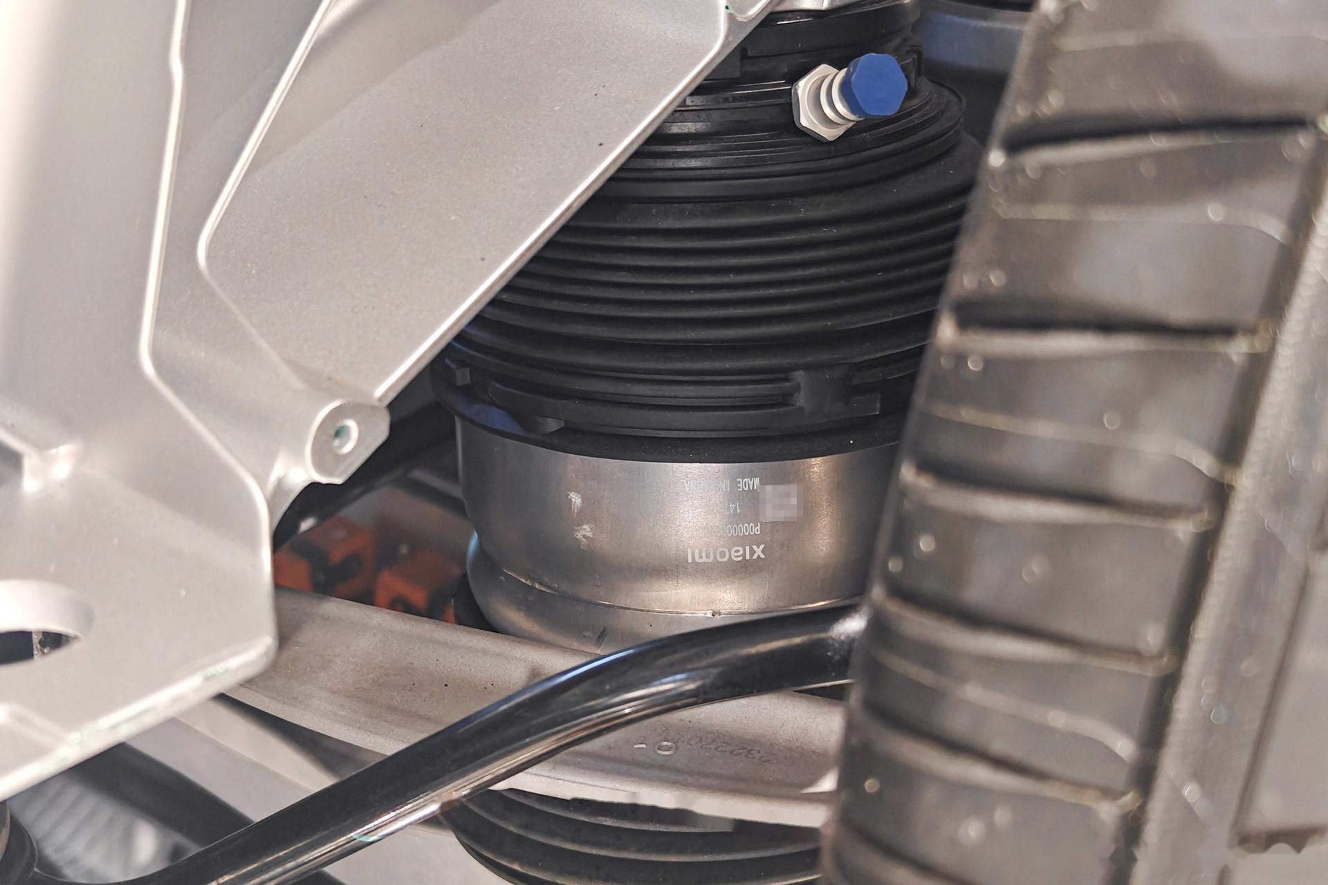 评论区不少网友问小米 SU7 空气悬架是单腔还是双腔 就我知道的，小米 SU7 _小米SU7社区_易车社区