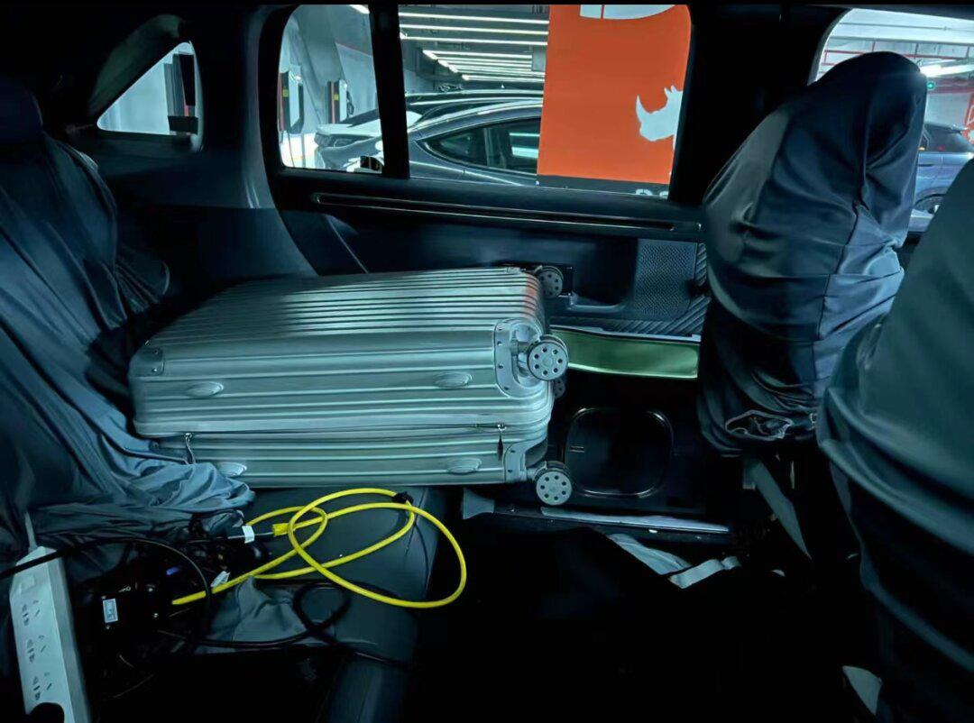 极氪小型MPV——CM2E内饰谍照曝光，5座？_undefined_易车社区