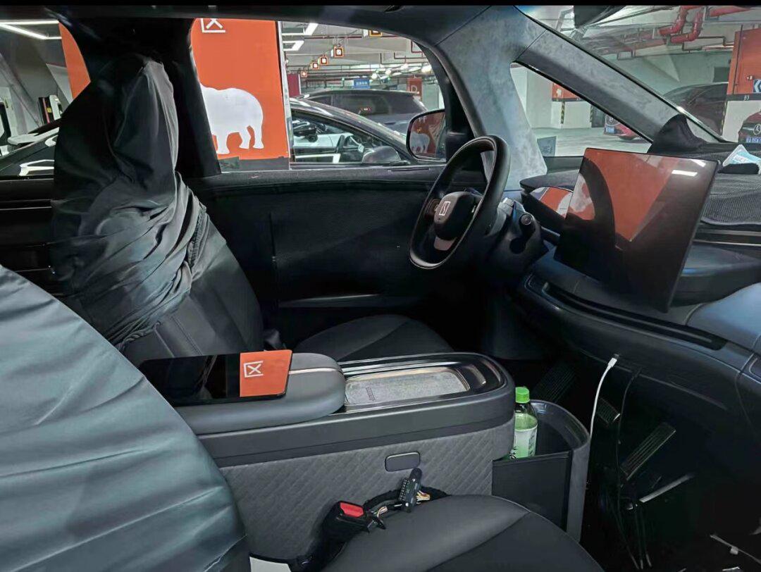 极氪小型MPV——CM2E内饰谍照曝光，5座？_undefined_易车社区