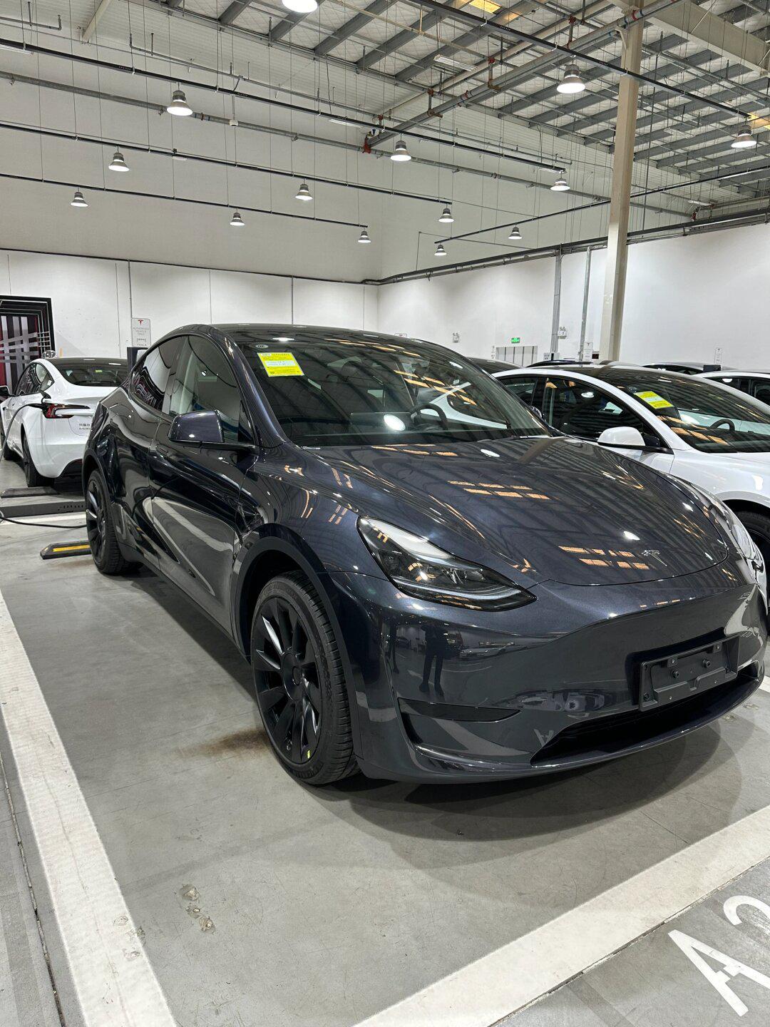 特斯拉model y hw4.0 星空灰、快银颜色对比_Model Y社区_易车社区