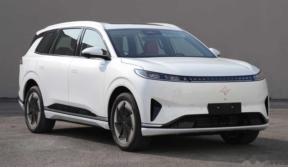 近日，我们从最新一期工信部目录获得了东风奕派eπS08的申报图及申报信息，该车之_eπ008社区_易车社区