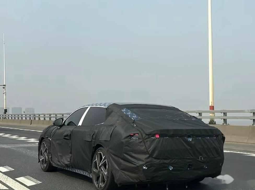 领克E371被正式定名为“领克Zero”有人说是致敬那台被拿走的车，其实更像是领_ZEEKR 001社区_易车社区