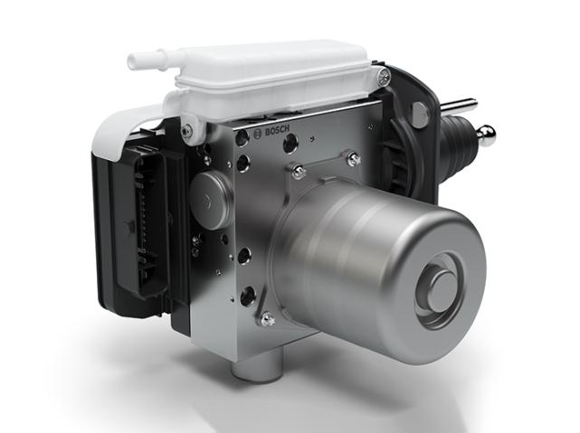 博世现在有四款线控制动产品，向左是ibooster，向右是IPB+RBU，线控制_魏牌蓝山社区_易车社区