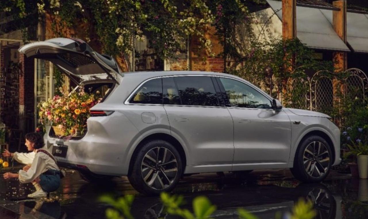 理想汽车今日发布一组理想L6官图，新车定位五座中大型SUV，将成为理想旗下首款车_理想L6社区_易车社区