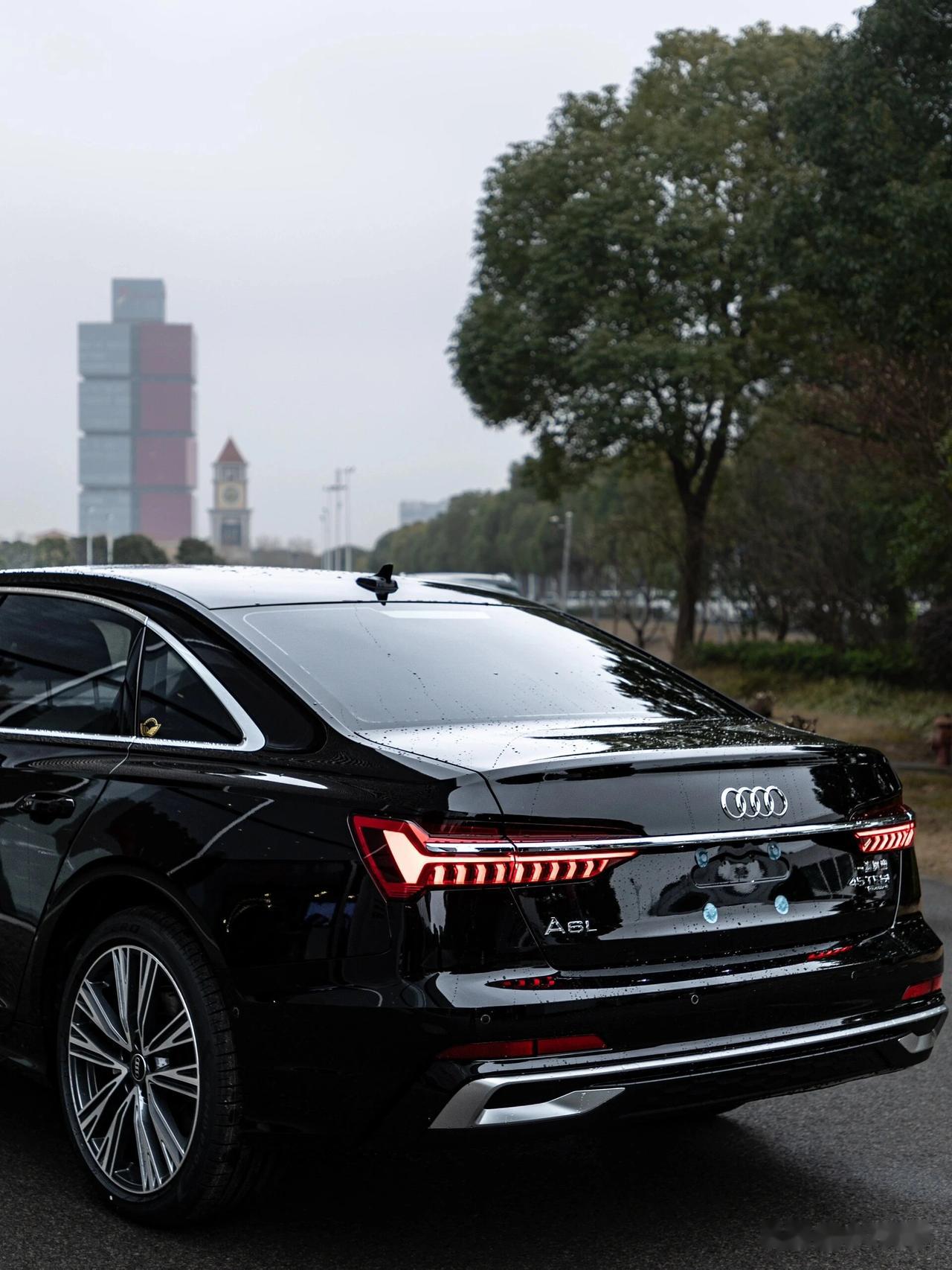 C级行政轿车需要的是沉稳和大气，而不是花里胡哨！ 而这方面，奥迪A6L似乎是最佳_奥迪A6L社区_易车社区