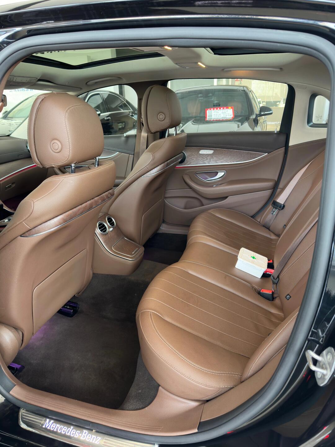 奔驰后座显示屏,一款(第3页)_大山谷图库