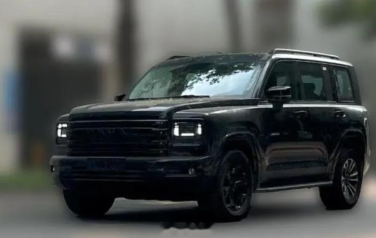 近日网上曝光了一组全新一代的哈弗H9的方灯版的路试谍照，新车的外观非常硬派，它除_哈弗H9社区_易车社区