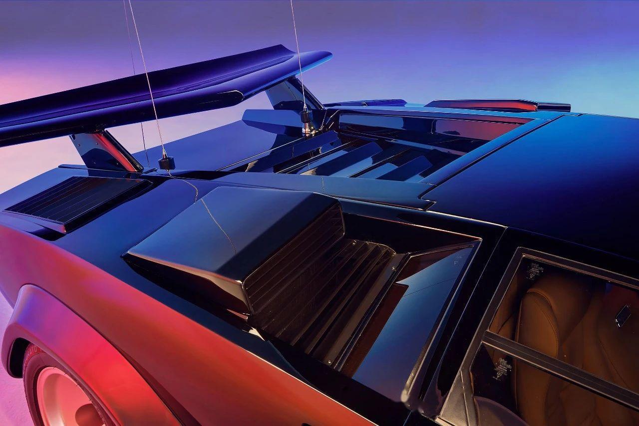 这辆稀有的兰博基尼Countach来自1981年一部名为《炮弹飞车》的电影。 原_有钱人的社区_易车社区