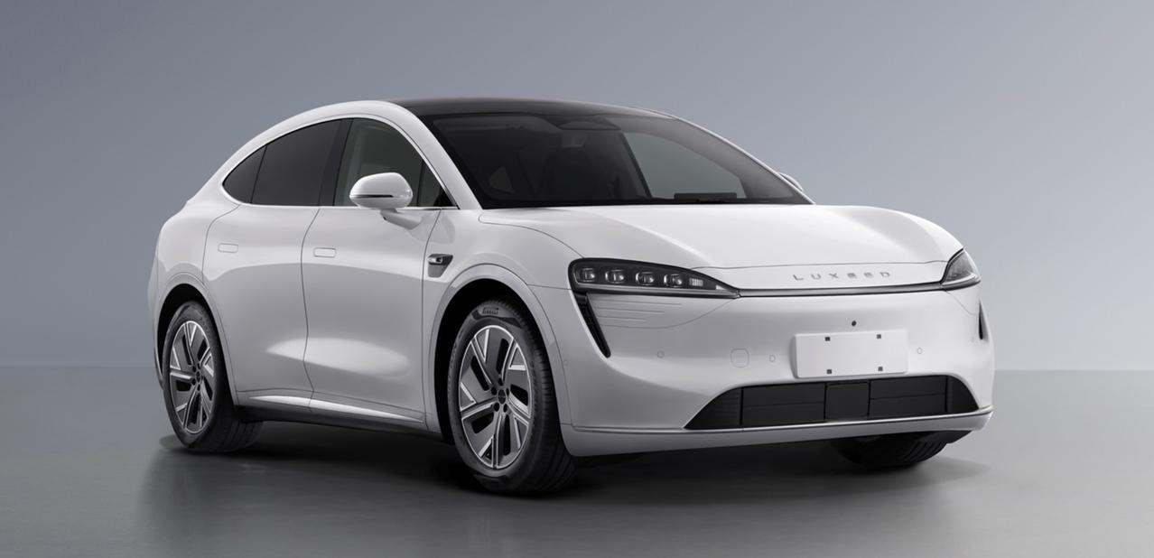 智界R7，长宽高4956/1981/1634mm，轴距2950mm。 星途星纪元_智界R7社区_易车社区