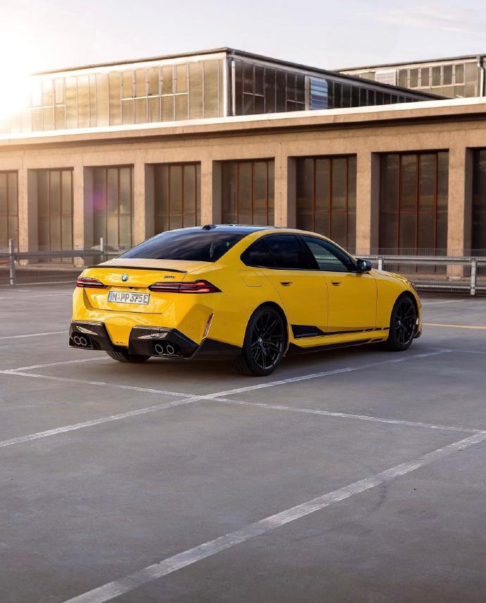 【全新宝马M5】 宝马第一款1000牛米扭矩的燃油轿车 8月30号成都车展中国首_undefined_易车社区