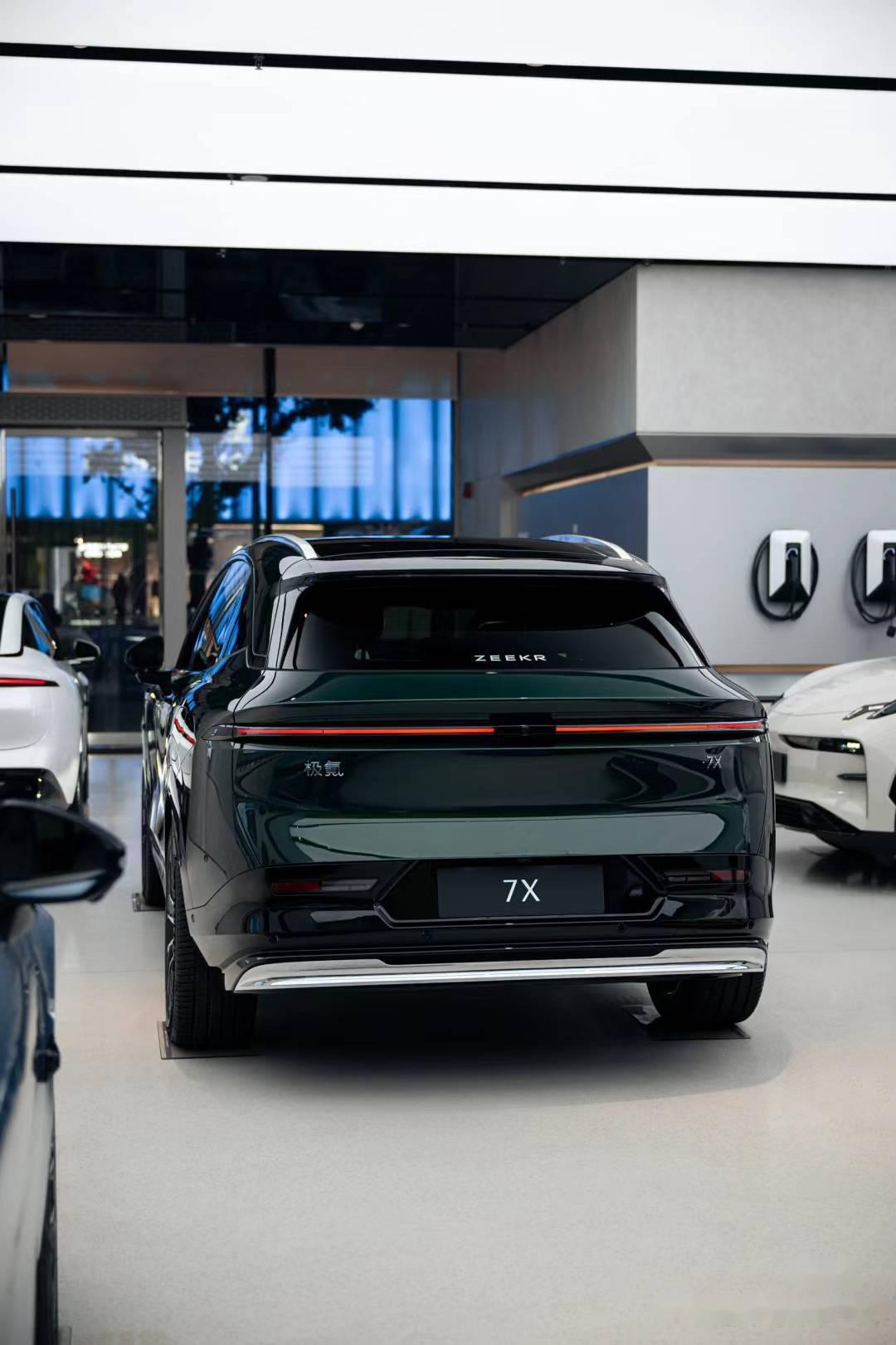 当近距离观看极氪7X的细节时，发现这款车的外在表现确实挺不错的。智驾原来一直是极_ZEEKR 7X社区_易车社区