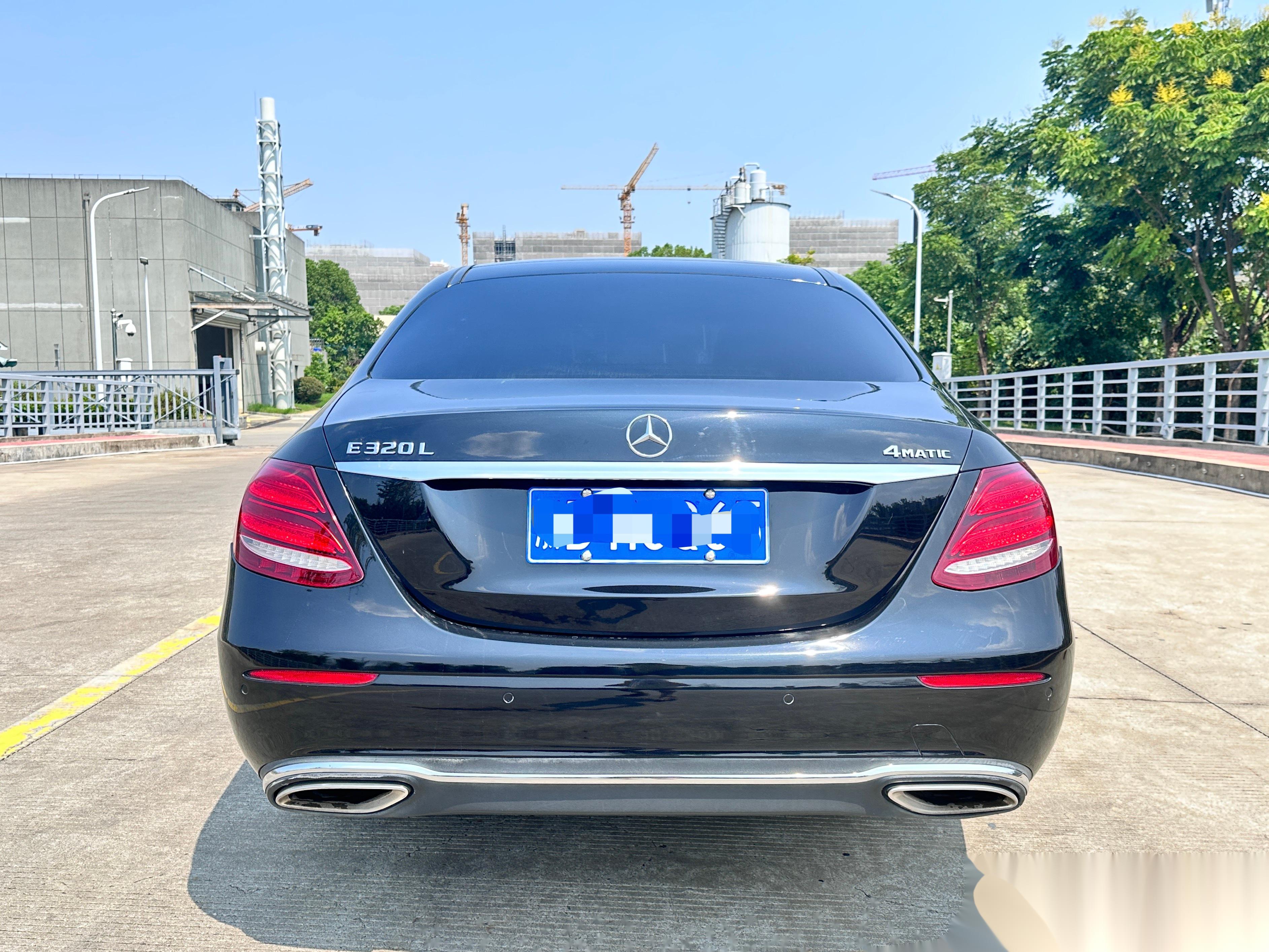 奔驰E320L四驱，两道杠大灯的E级一直都是挺漂亮的。🙈_奔驰E级社区_易车社区