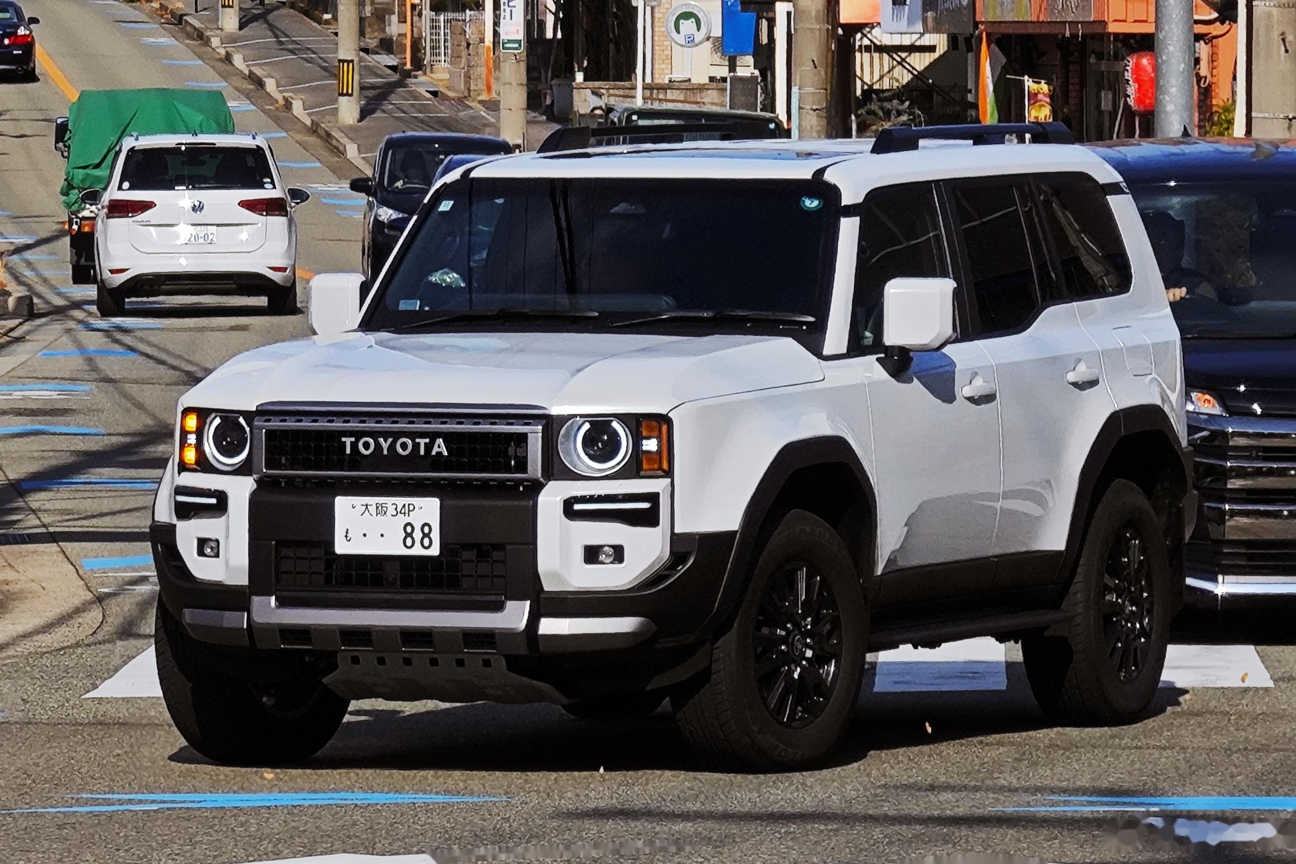 偶遇圆灯丰田普拉多LC250，复古感太对味了。很多人喜欢圆灯版，可惜中规只有丐版_普拉多社区_易车社区