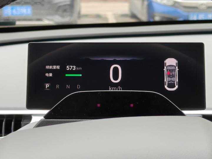 今天开的小鹏 MONA M03，前段时间刚加装的官方仪表屏，有点小，有点低，我感_小鹏MONA M03社区_易车社区