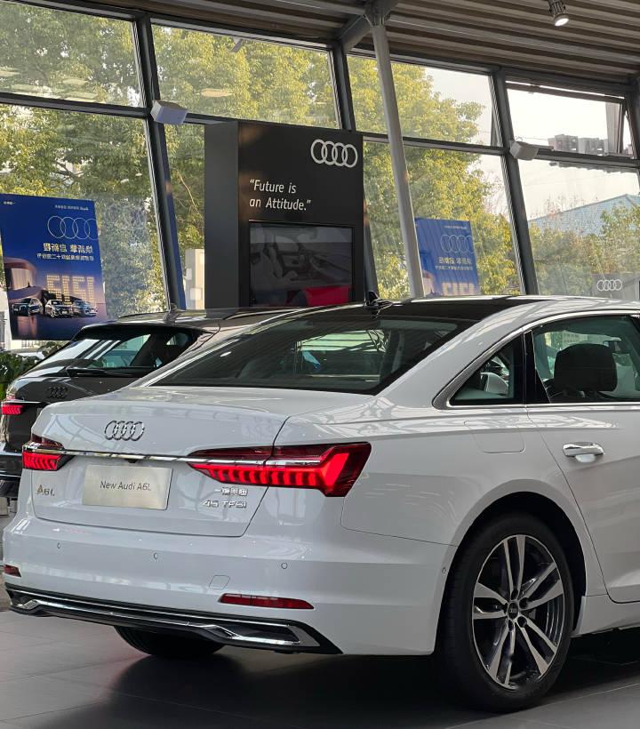 朱鹭白A6L 45TFSI 臻选致雅型 这个颜色的A6L见过嘛，兄弟萌？？？ 买_奥迪A6L社区_易车社区