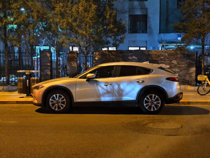 路边看到了马自达CX4。YU7尺寸更大，所以车头会更长些，CX4车头线条下坠更明_马自达CX-4社区_易车社区