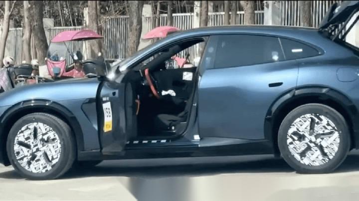 小米YU7新图曝光！ 掀背式尾门、无框车门、隐藏式门把手 橙色方向盘，SU7同款_小米YU7社区_易车社区