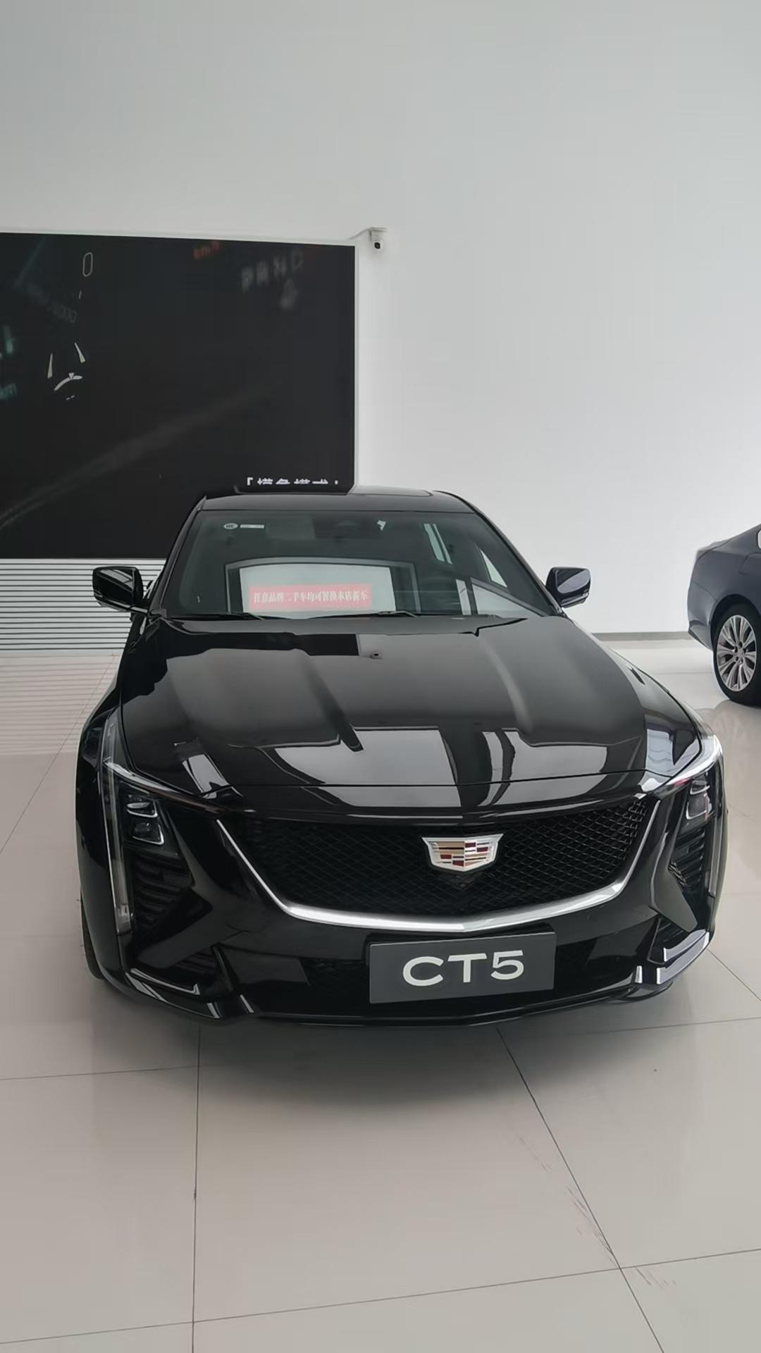 我表弟买了一台凯迪拉克CT5，今天下午去提车了，我舅舅在家族大群晒车中🤣_凯迪拉克CT5社区_易车社区