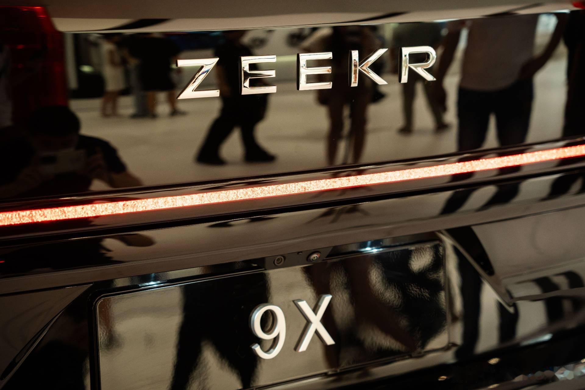 第一次见到极氪9X的实车，车头部分相当满意，从前面看大而有气势，比M9、L9这种_ZEEKR 9X社区_易车社区