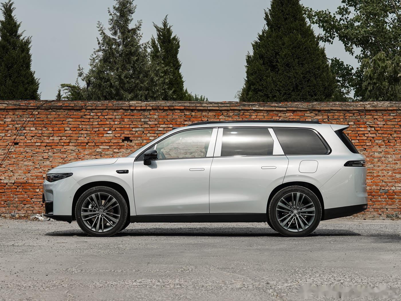 20万预算首选！零跑C16 VS 理想L6深度对比 最近在纠结家庭用车，预算20_零跑C16社区_易车社区