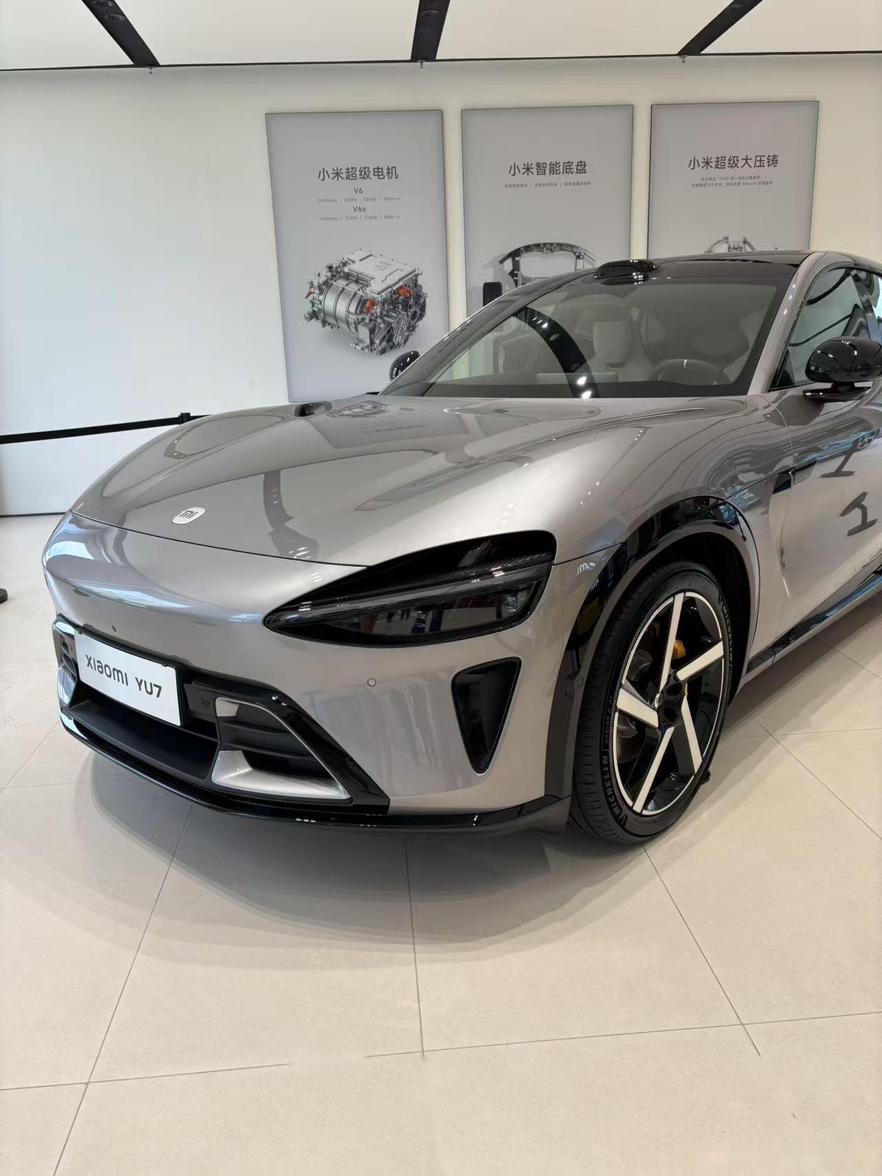 今天来小米汽车门店一睹小米YU7，之前SU7 Ultra我喜欢的就是太空银配色，_小米YU7社区_易车社区