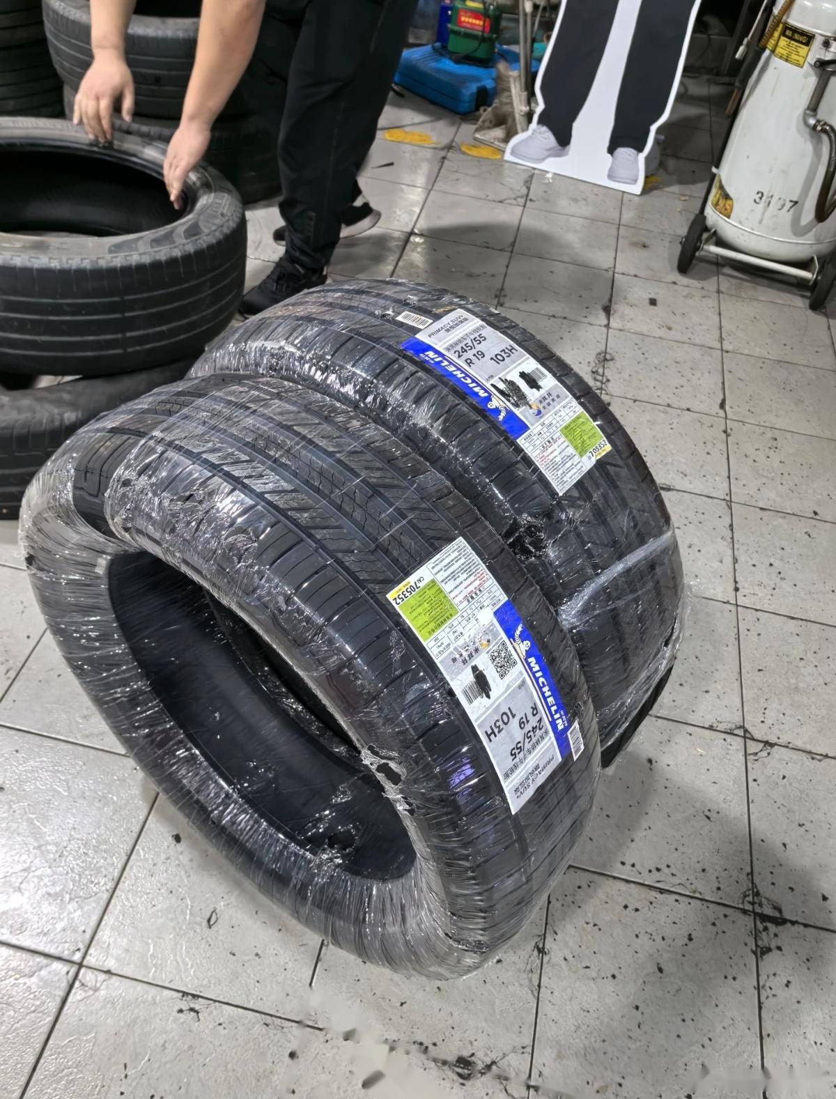 小米YU7 配备245/55 R19轮胎， 备受争议， 245/55 R19轮胎_小米YU7社区_易车社区