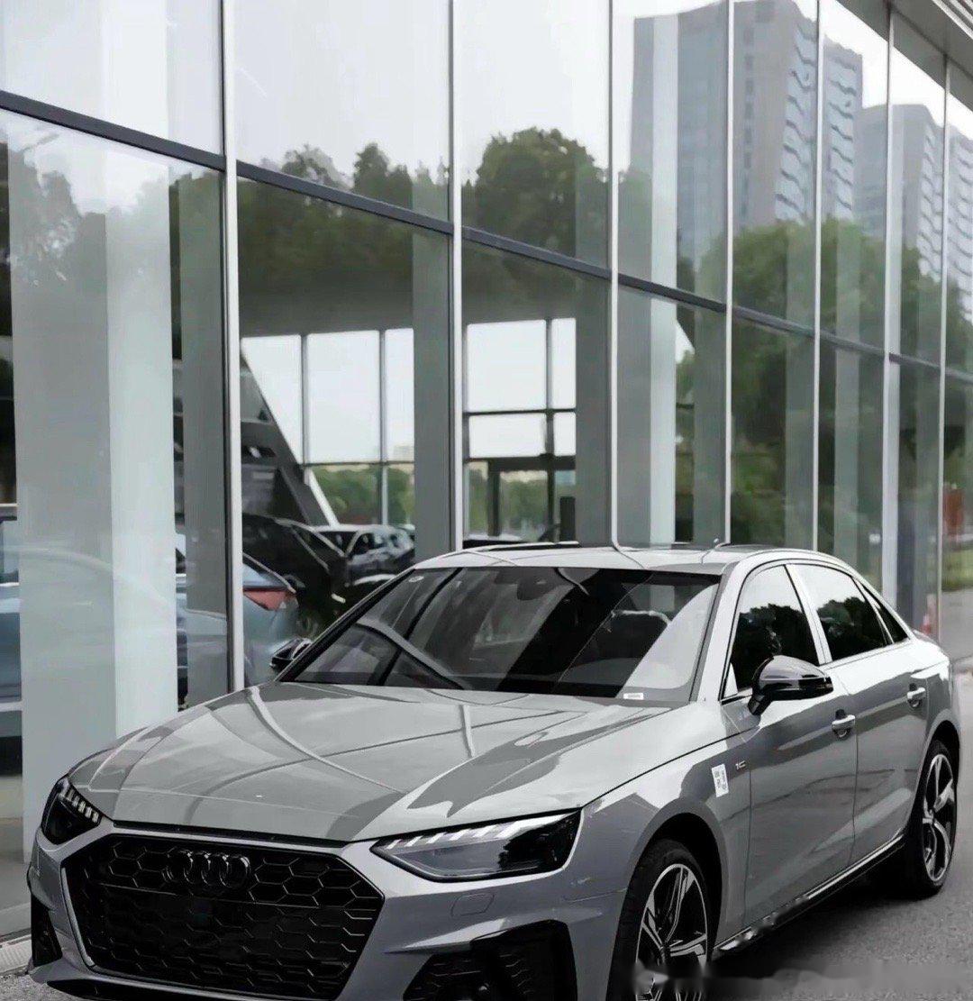 我爱死奥迪a4l了 以后一定要买一辆 灰色真的真的太好看了 好好考研 考上了都会_奥迪A4L社区_易车社区