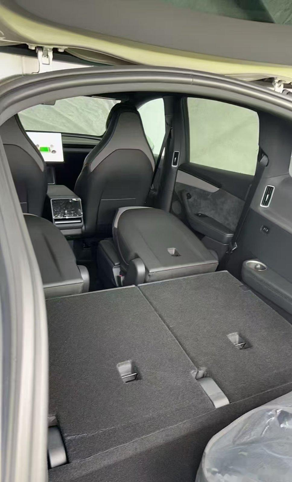 明天特斯拉Model YL解禁了！ 看到今晚曝光的这两张内饰图，大家的期待值是升_Model Y社区_易车社区