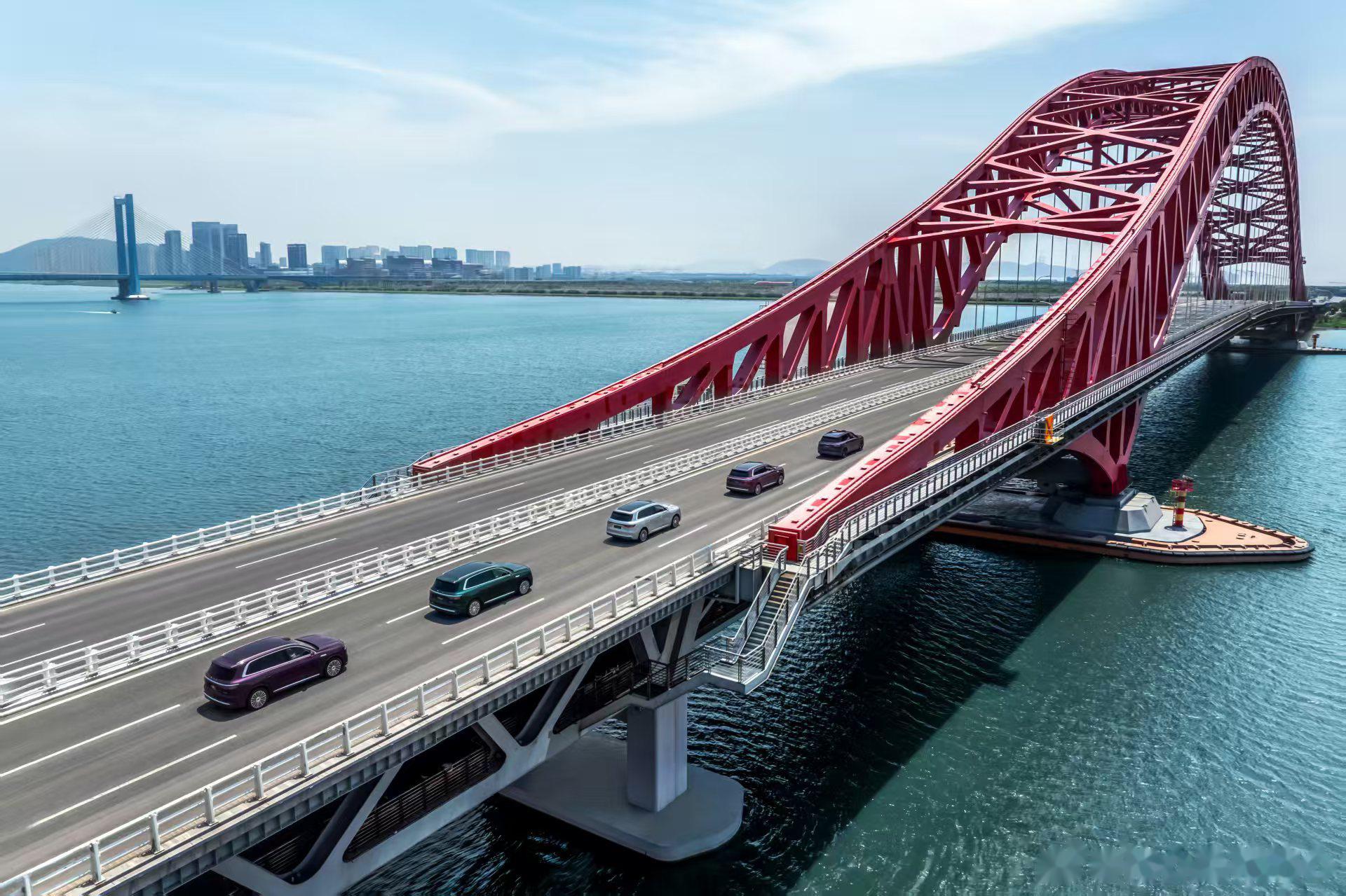 问界M8纯电版底盘调校绝了！双腔空悬+弯道预瞄，过减速带不颠，隔音比BBA还强，_问界M8社区_易车社区