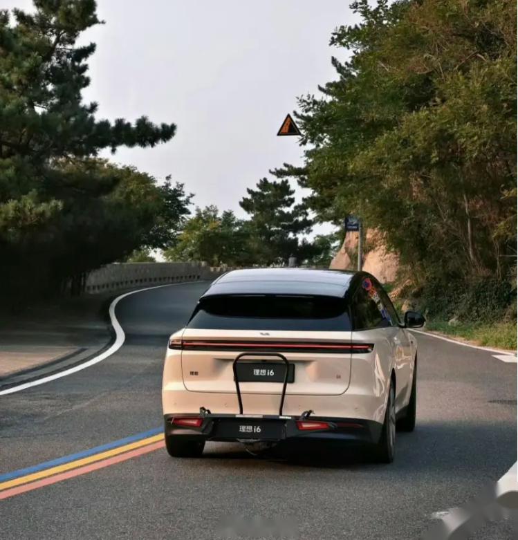最新的理想i6要来了，大家看好吗？ 相比i8, i6的定位更加入门，但配置依旧能_理想i6社区_易车社区