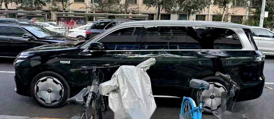 谍照首曝，这将是零跑旗下尺寸最大的车型，不限品类的那种 从外观来看，D19延续了_理想L9社区_易车社区