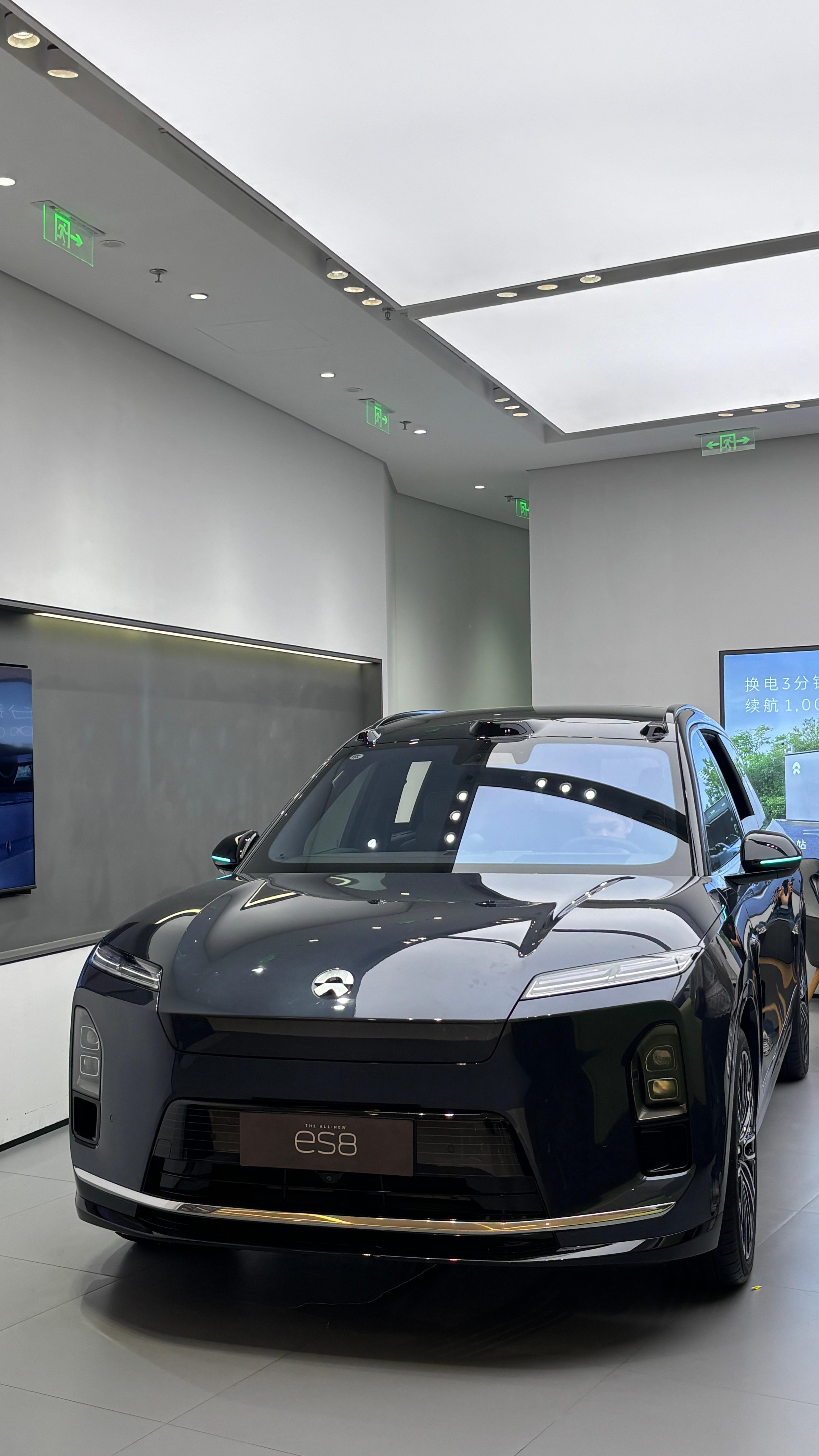 周末逛街看到蔚来ES8实车图，确实不错，30来万就能Get，5米3大尺寸SUV，_蔚来ES8社区_易车社区