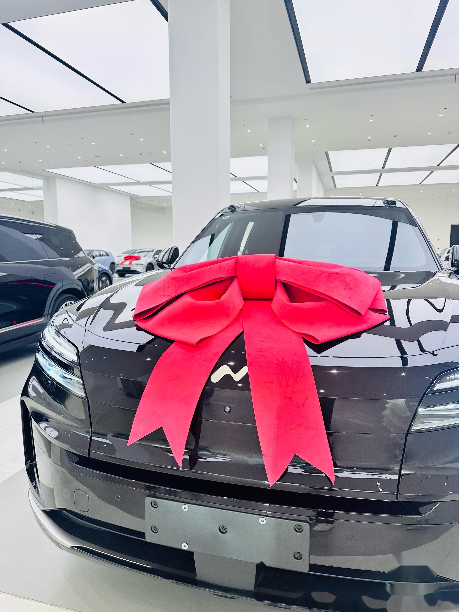 乐道L90家用体验突出。3米1轴距让三排空间都够用，240L前备箱实用，能分储物_乐道L90社区_易车社区