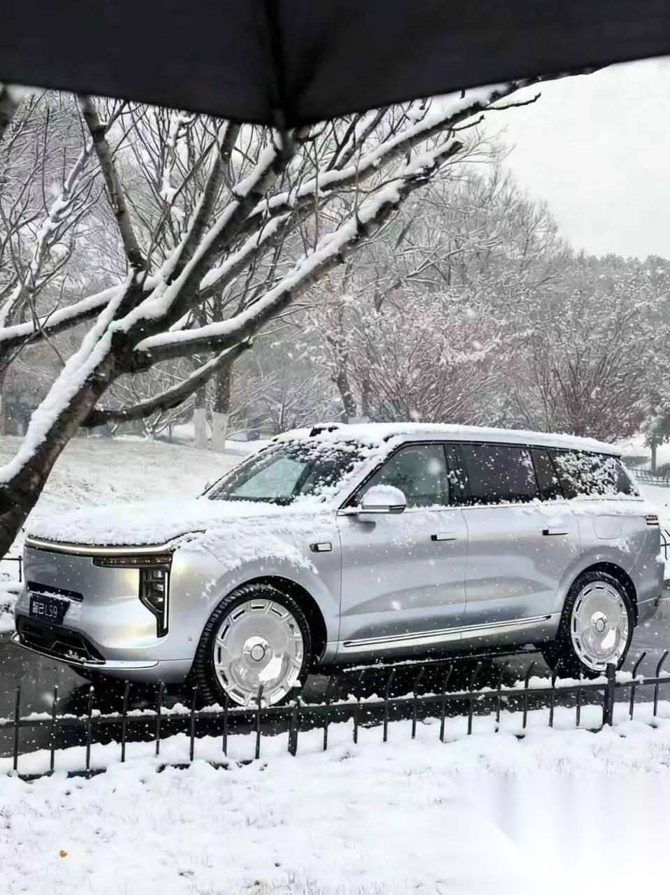 主动防侧翻3.0：LS9为六座旗舰注入安全基因 11月4日，上汽旗舰智己LS9全_智己LS9社区_易车社区