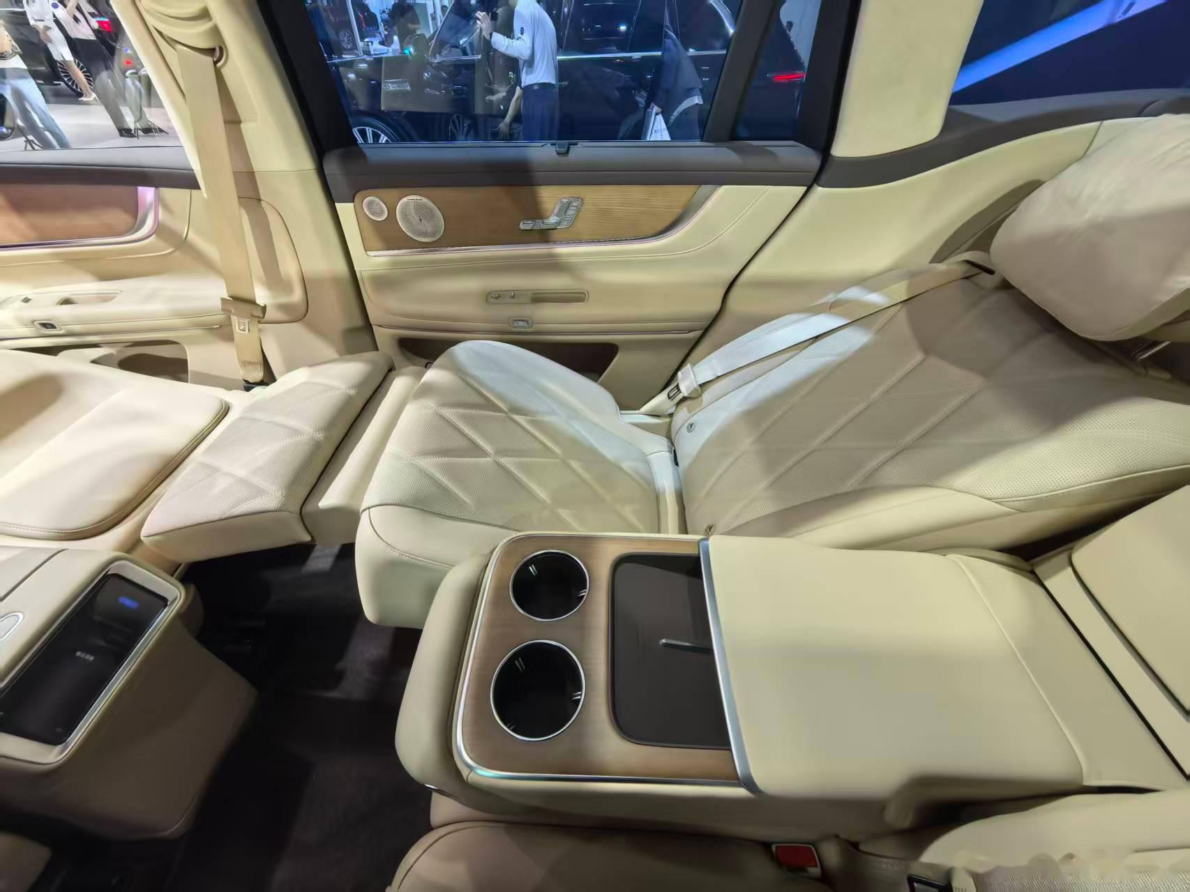 谁还没被问界M9 ADS4.0的细节戳到啊。新增的泊车车外语音远程查看太实用了，_问界M9社区_易车社区