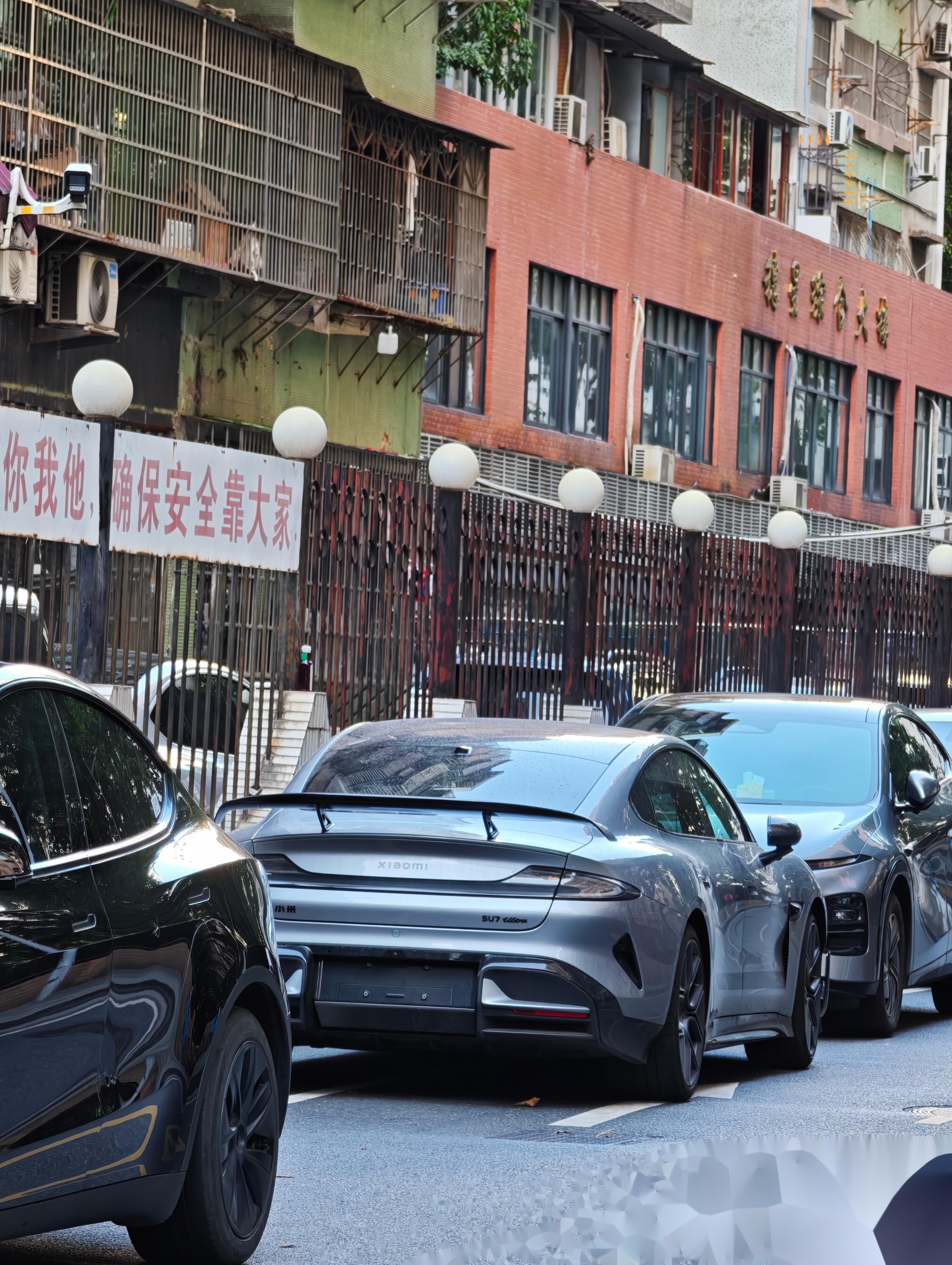这台小米SU7 Ultra 8月份到现在一直停在这附近，这是哪位大佬的车？你不开_小米SU7 Ultra社区_易车社区